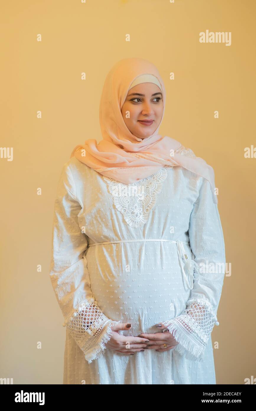 Pregnant muslim woman hi-res stock photography and images - Alamy