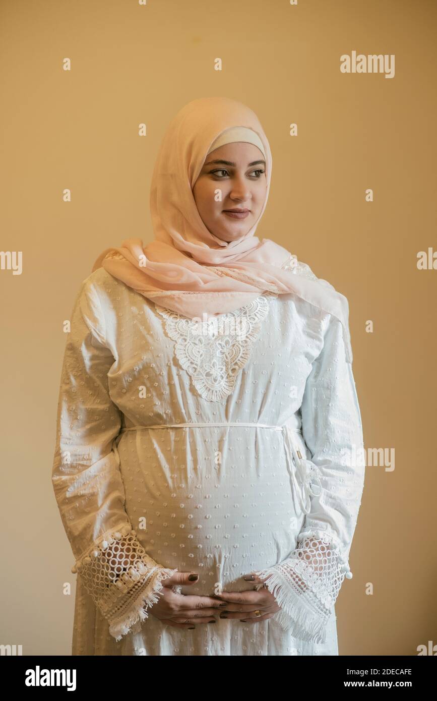 Pregnant muslim woman hi-res stock photography and images - Alamy