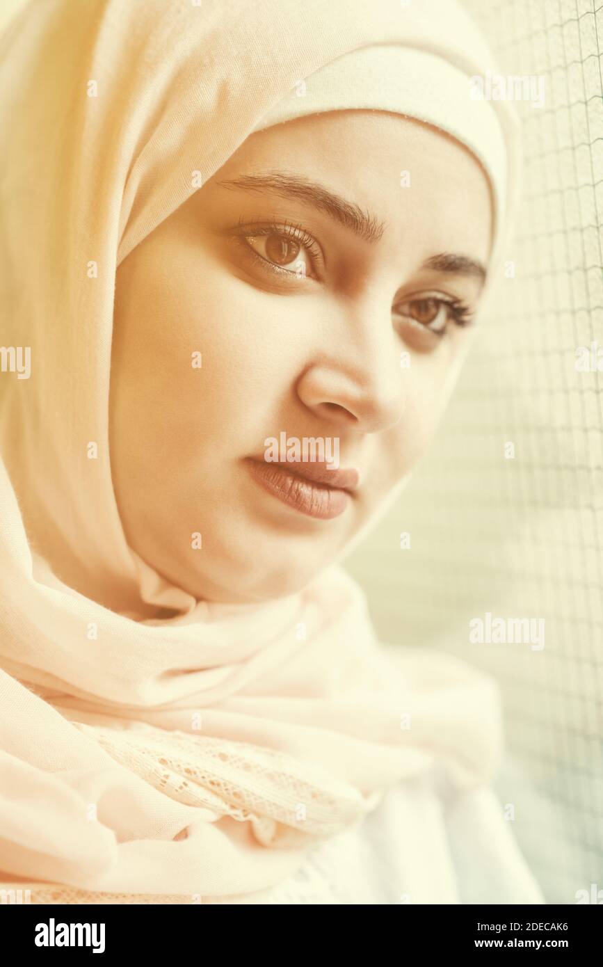 Close up female face muslim hi-res stock photography and images - Alamy