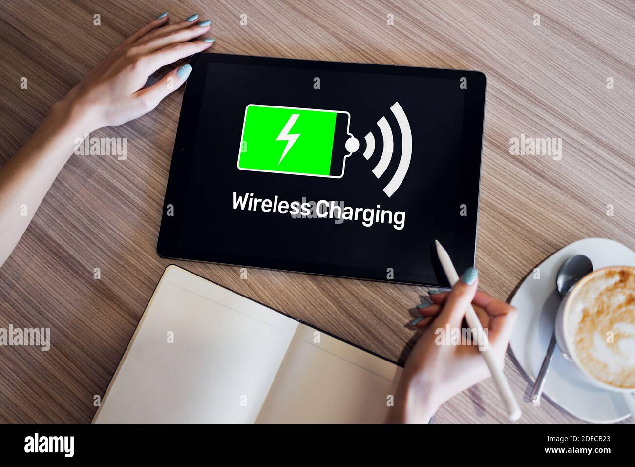 Wireless charging icons and progress bar on device screen Stock Photo ...