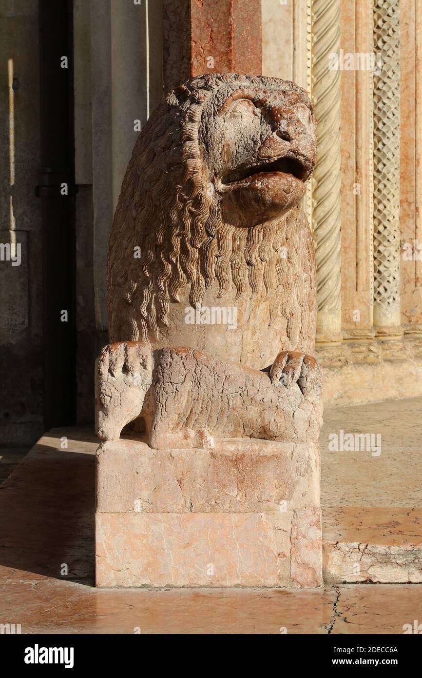 Modena, ancient statue of lion, cathedral architectural details ...