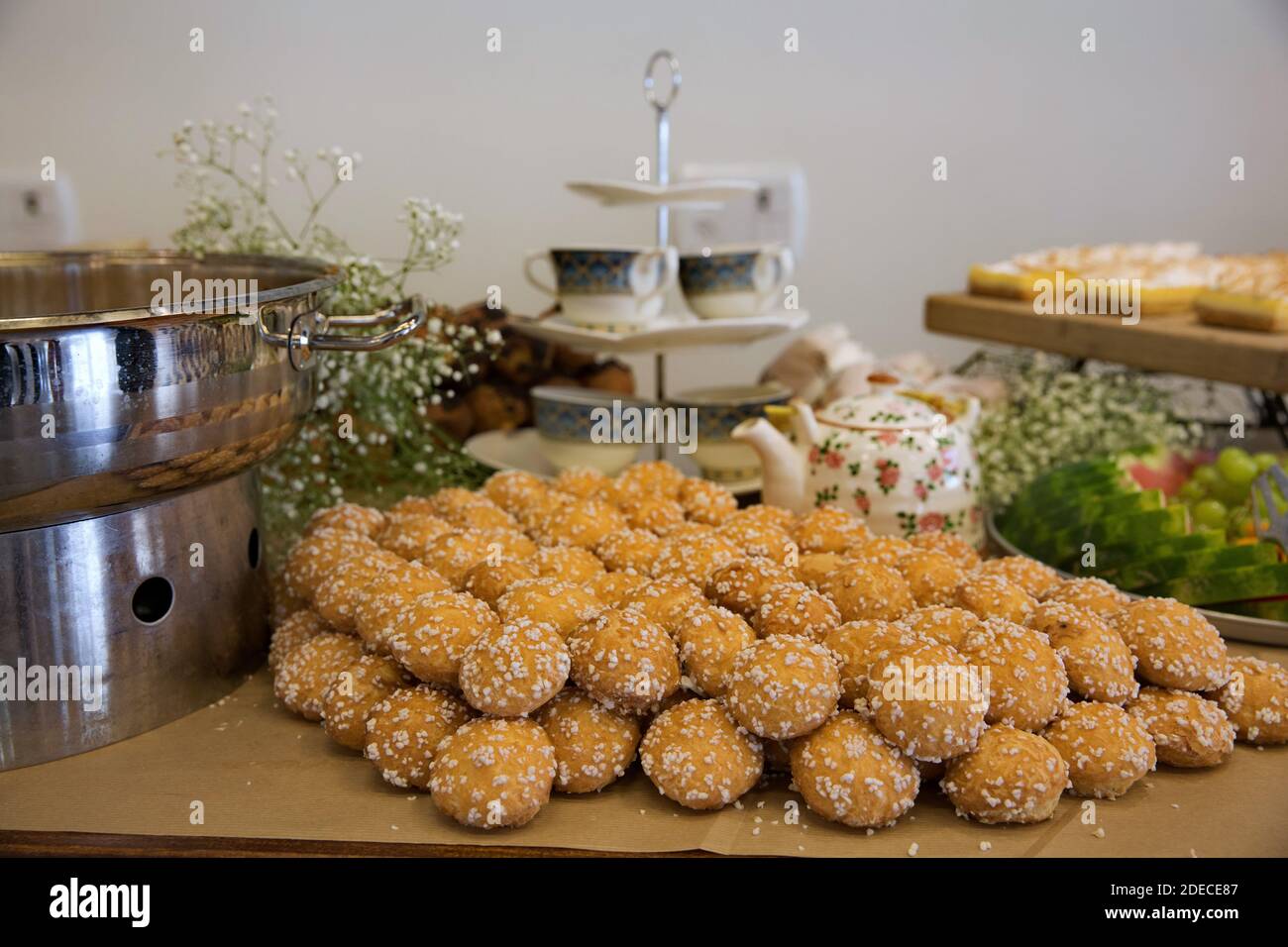 Food display buffet hi-res stock photography and images - Alamy