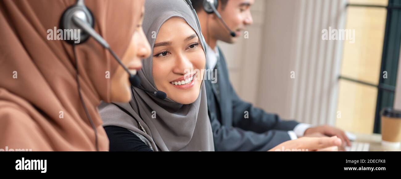 Professional headset hi-res stock photography and images - Alamy