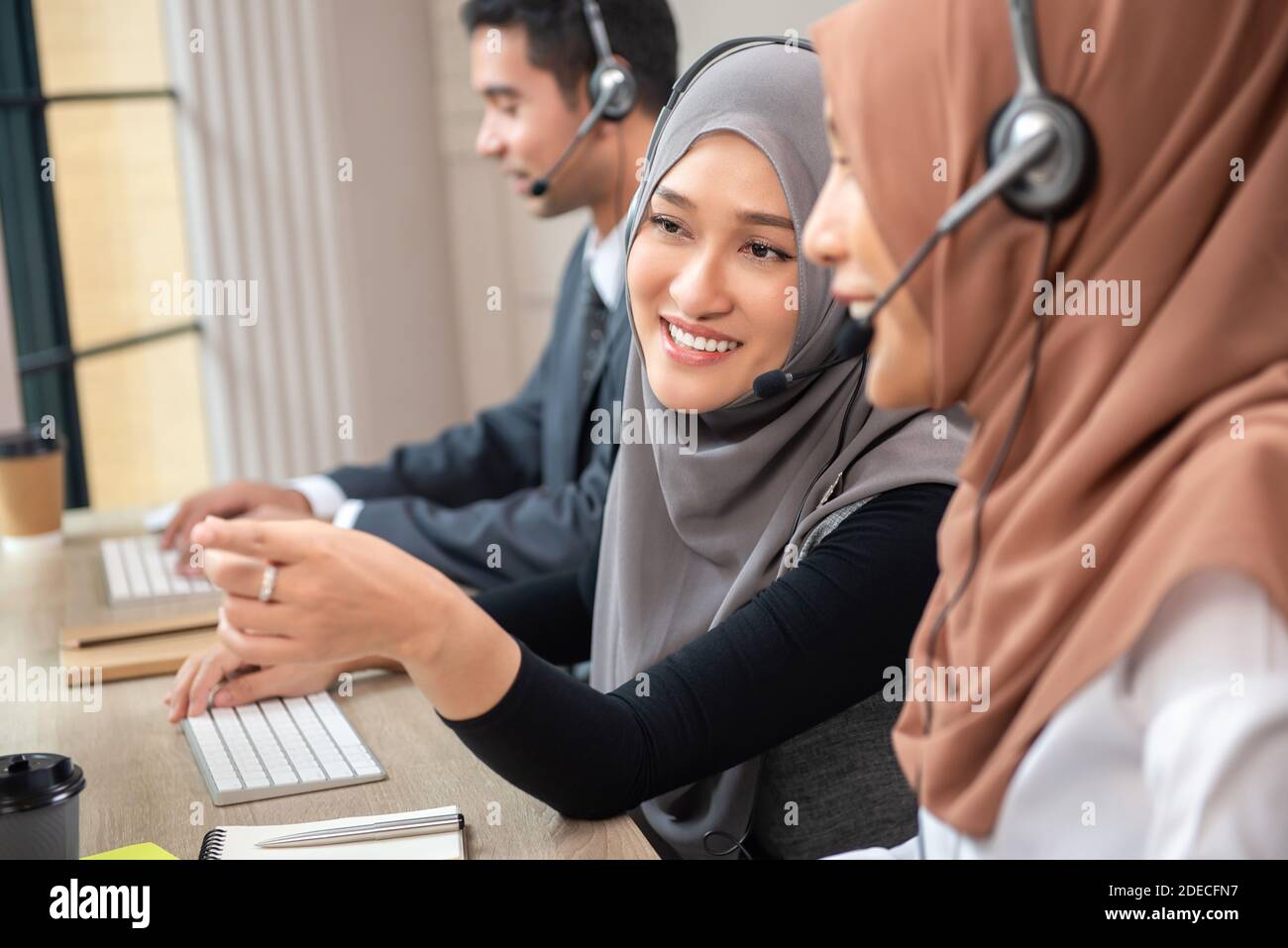 Professional muslim women hi-res stock photography and images - Alamy