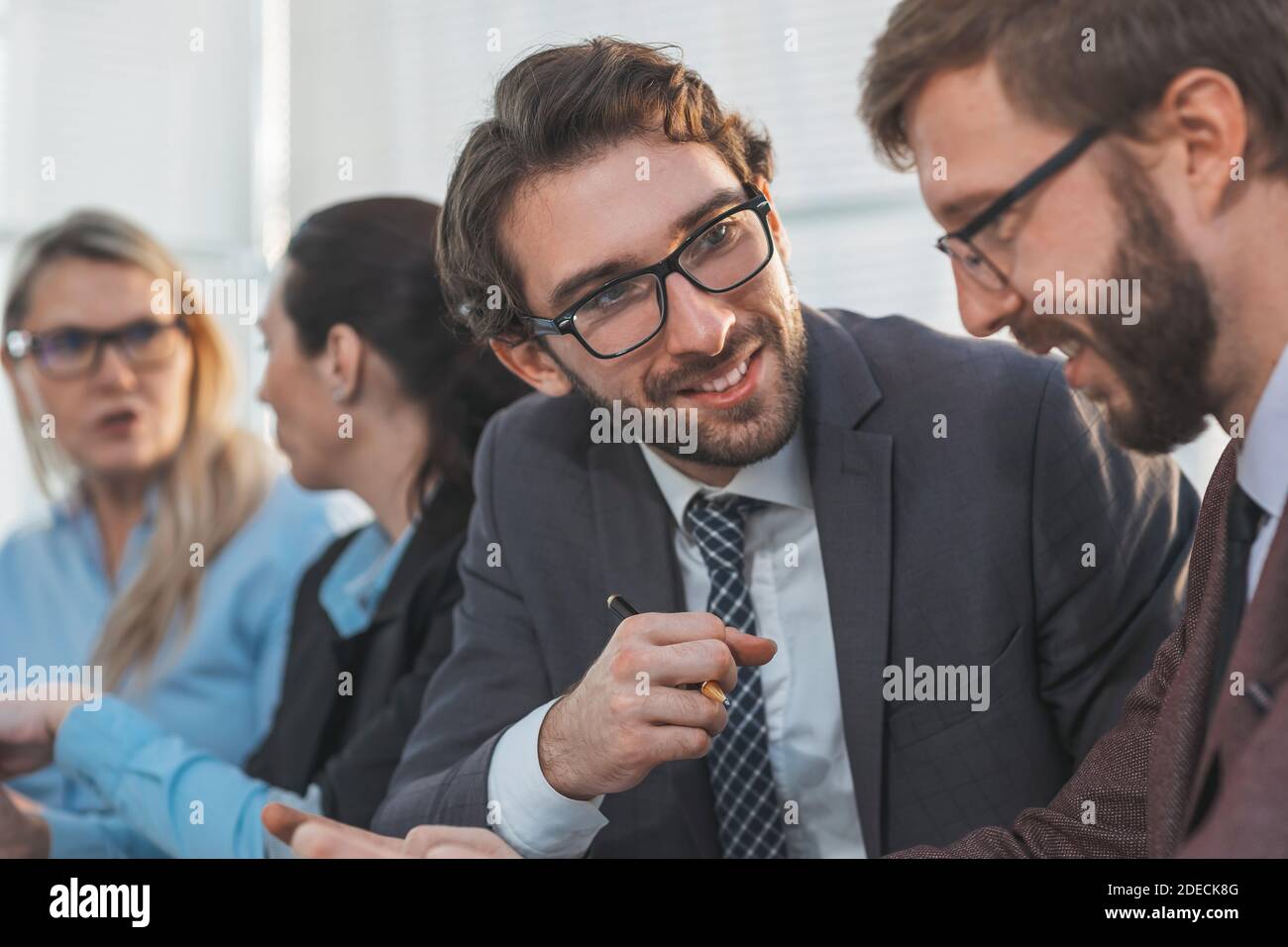 Staff employees chatting hi-res stock photography and images - Alamy