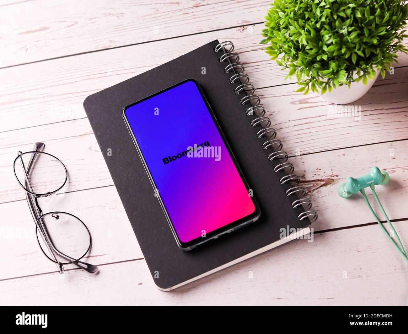 Bloomberg logo hi-res stock photography and images - Alamy