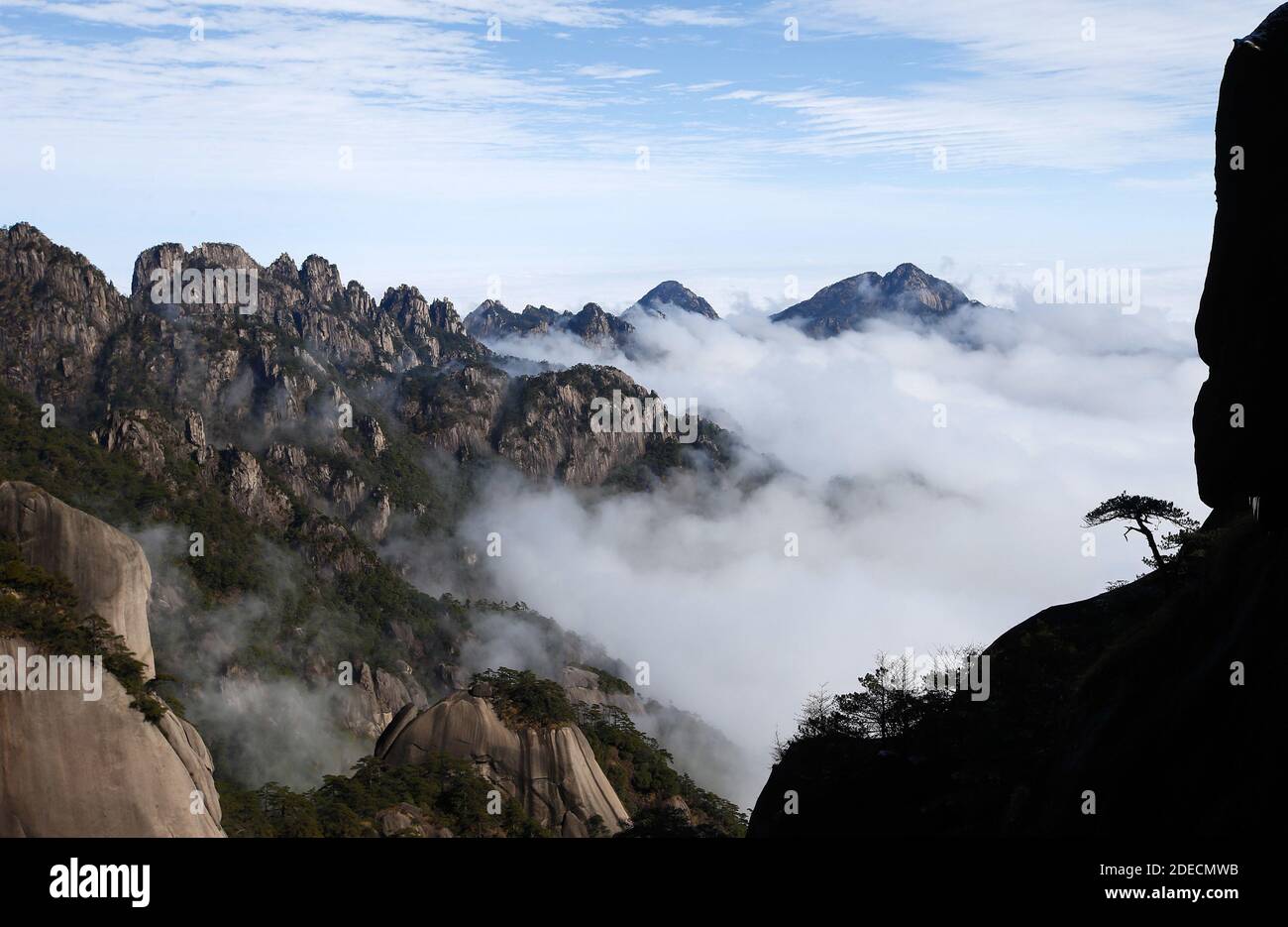 Qunfeng hi-res stock photography and images - Alamy