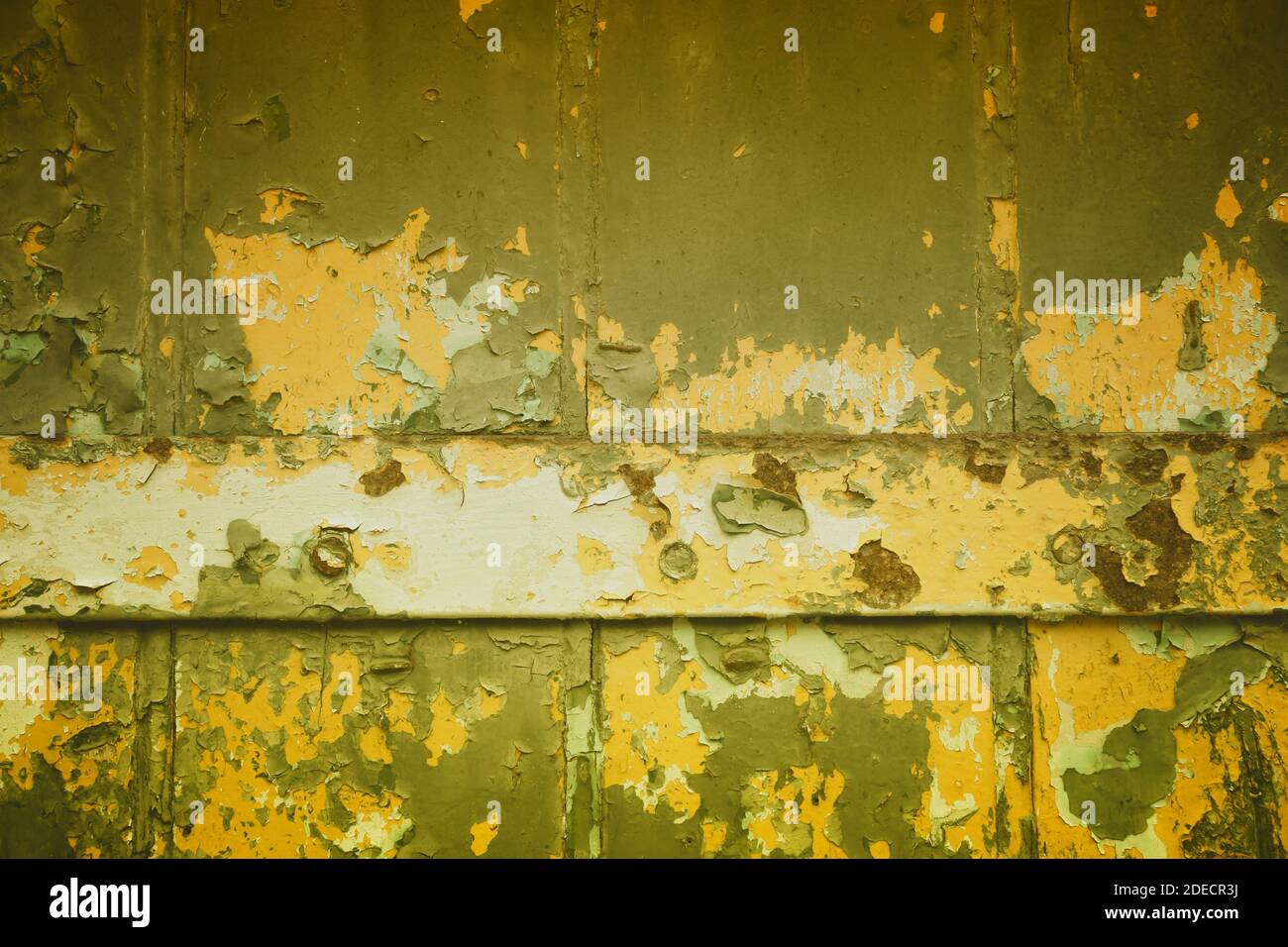 Vintage grunge background. Grunge texture with yellow peeling paint ...