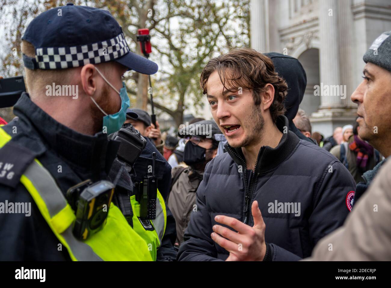 Arguing with police hi-res stock photography and images - Alamy