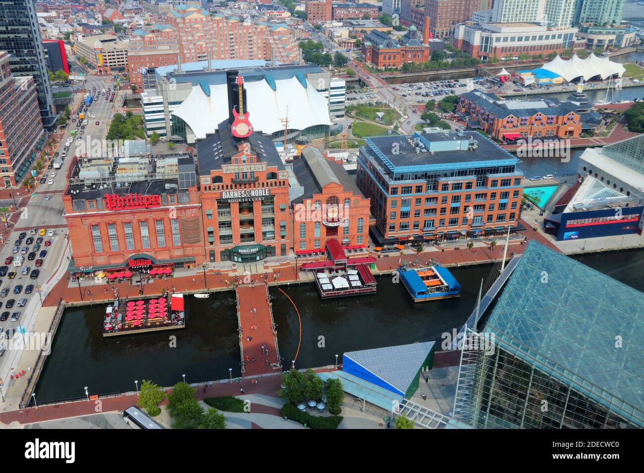 Phillips seafood restaurant exterior hi-res stock photography and ...