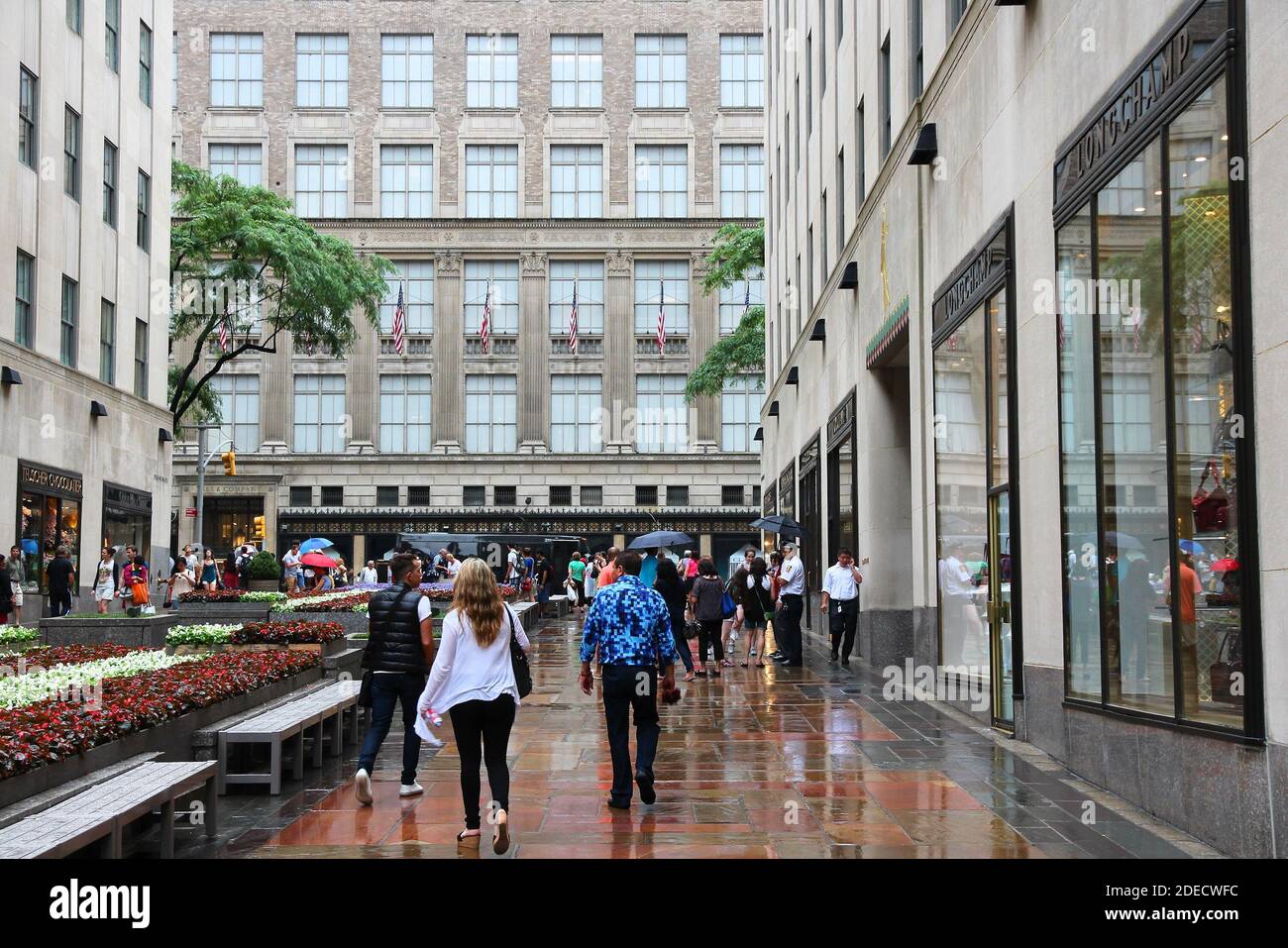NEW YORK, USA - JULY 1, 2013: People shop at Rockefeller Center ...