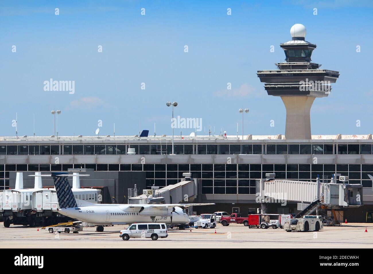 Atc tower dulles hi-res stock photography and images - Alamy