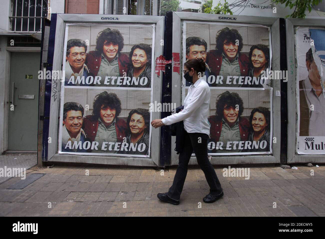 Buenos Aires, Buenos Aires, Argentina. 29th Nov, 2020. A man ...