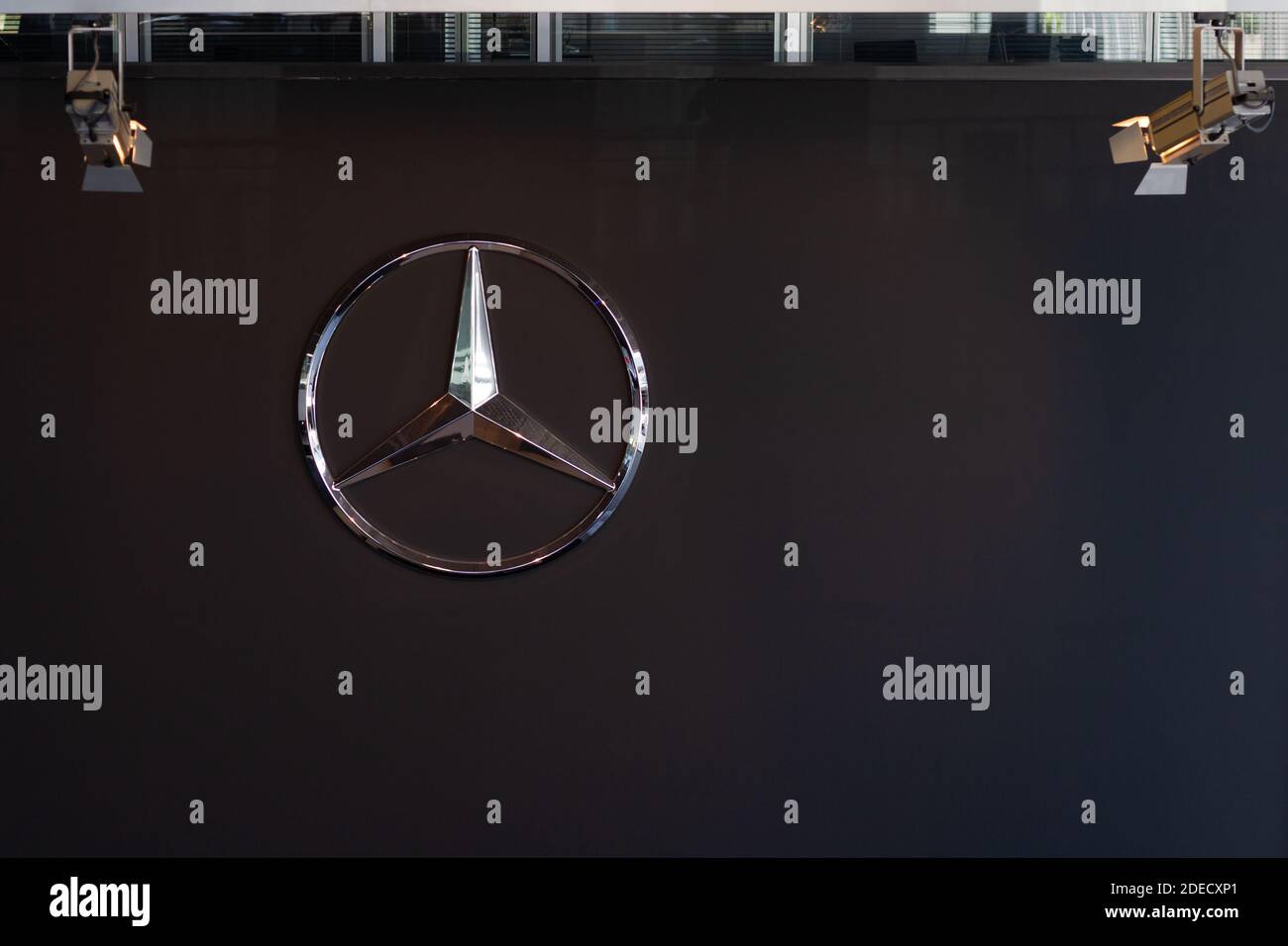 Mercedes benz logo hi-res stock photography and images - Alamy