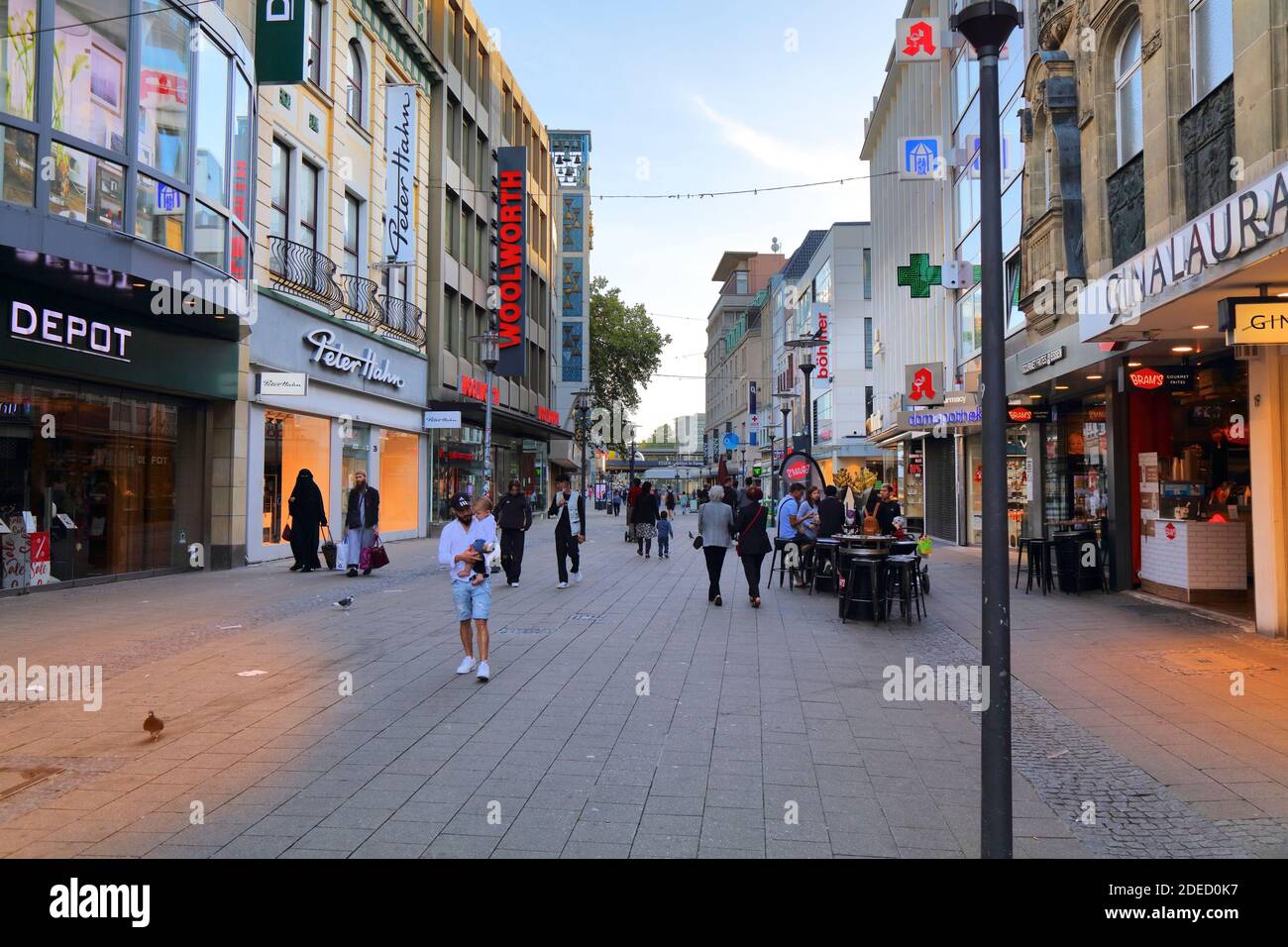 Ginalaura hi-res stock photography and images - Alamy