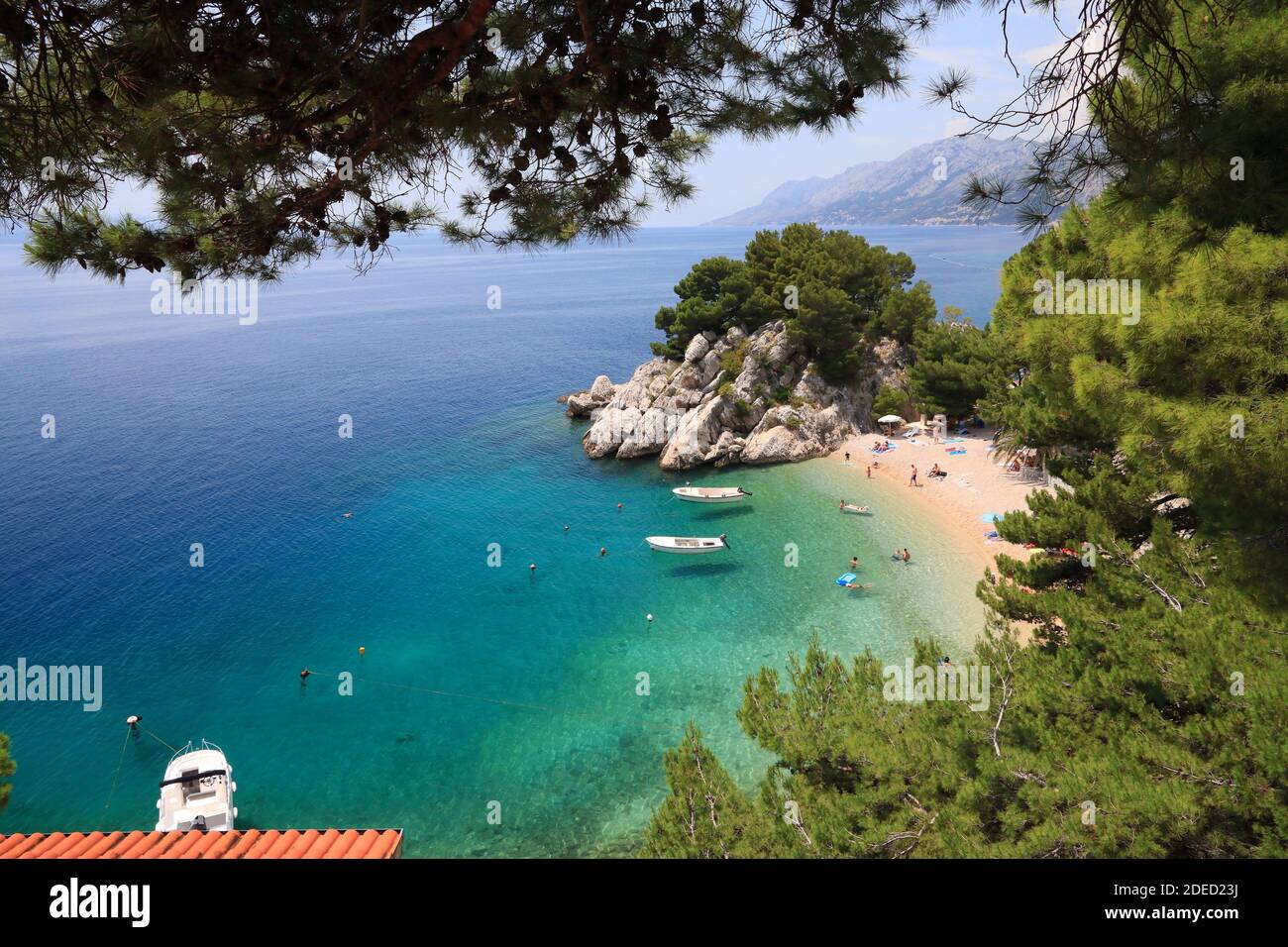 Brela, Croatia. Adriatic Sea nature. Podrace beach levitating boats ...