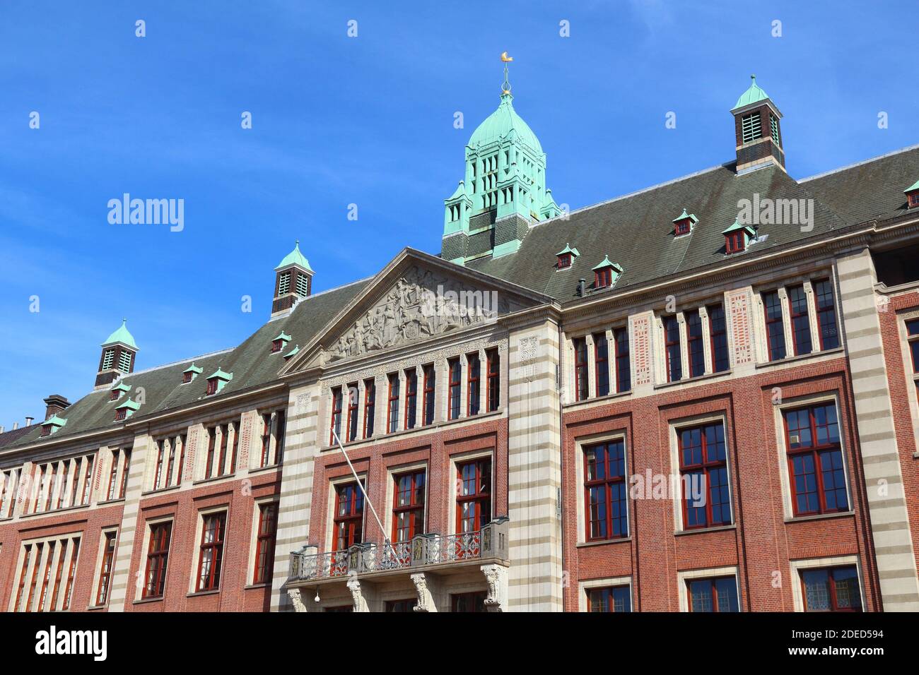 Amsterdam stock exchange building hi-res stock photography and images ...