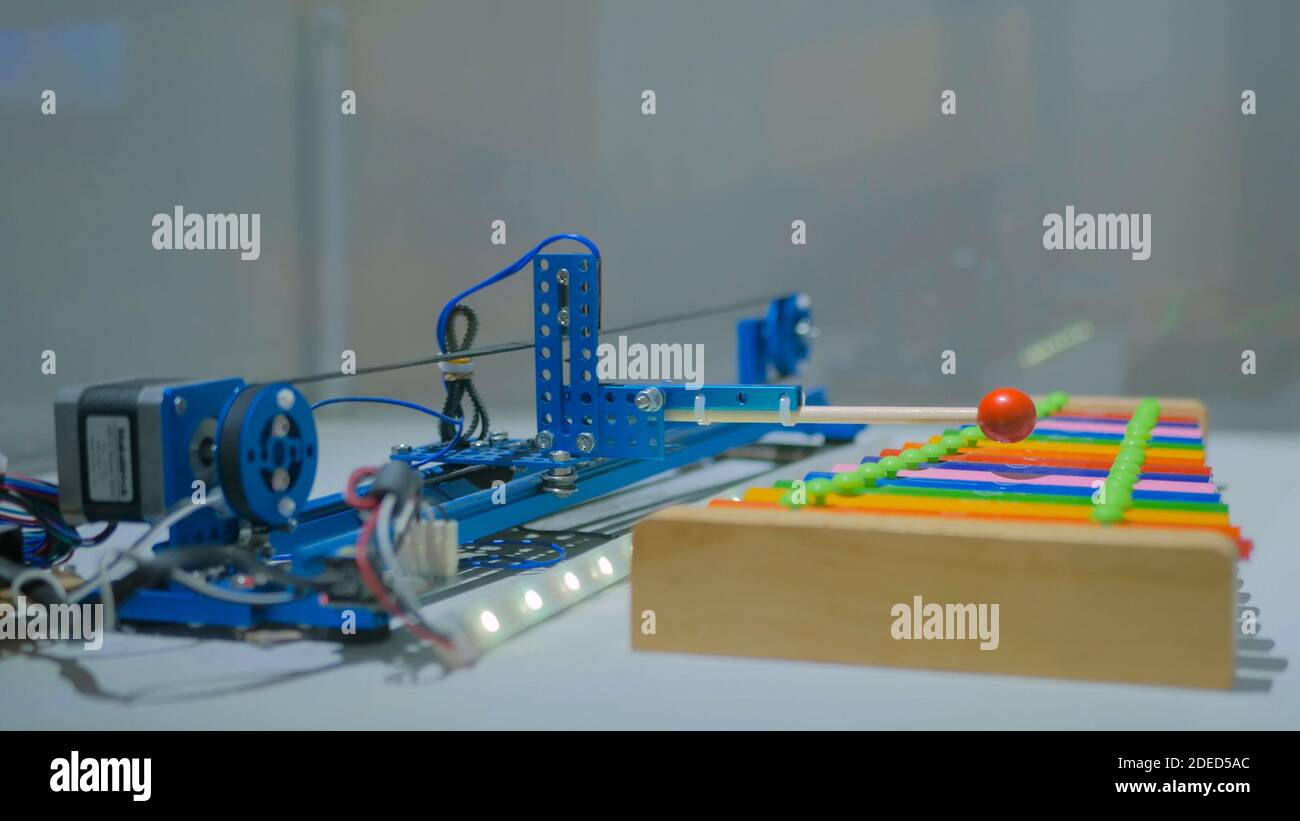 Robot playing on colorful xylophone Stock Photo - Alamy