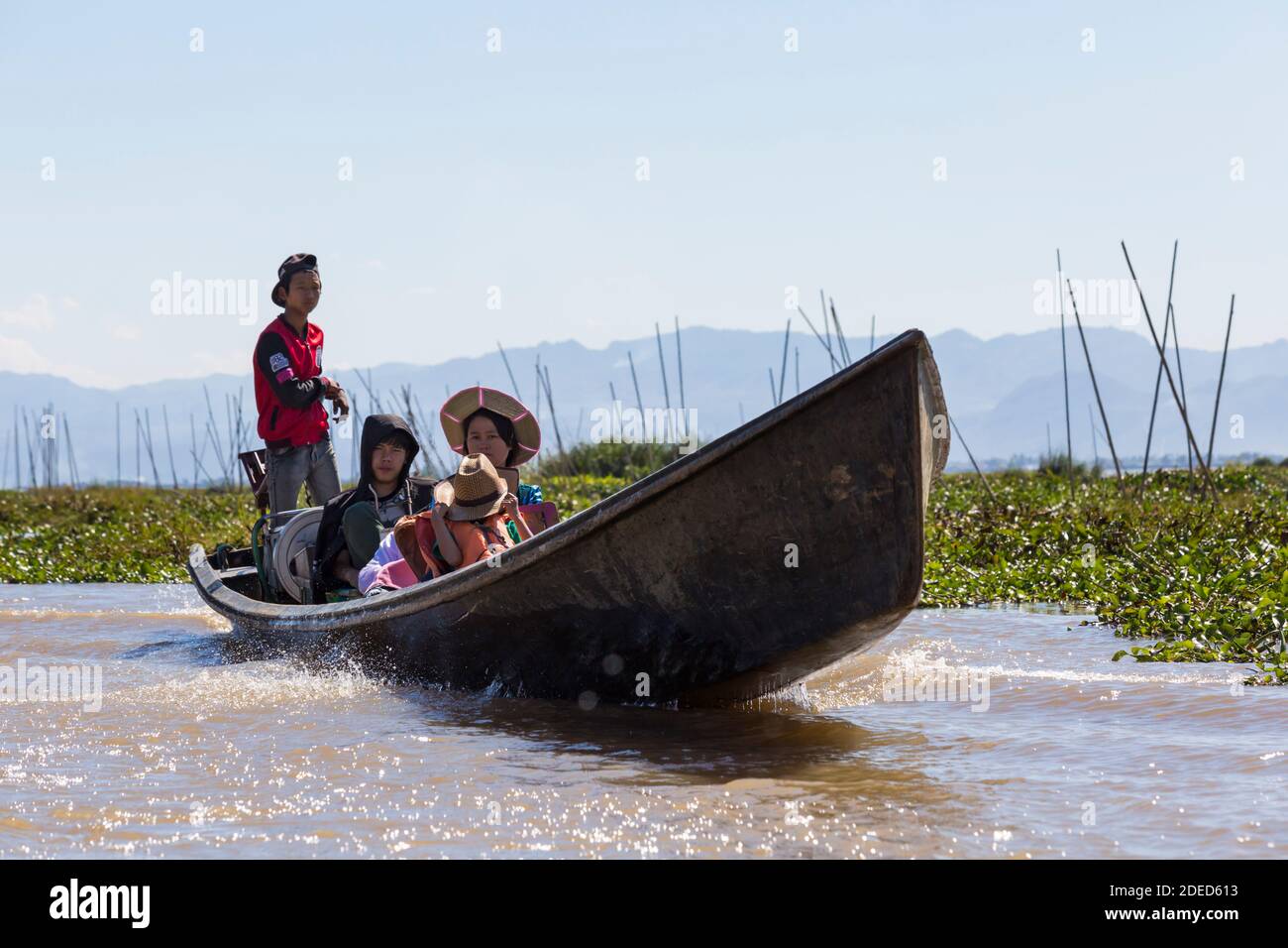 Woman man kids boat hi-res stock photography and images - Alamy