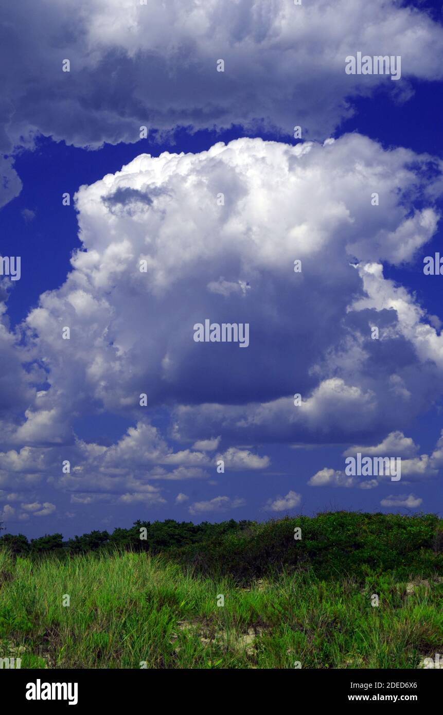 Sunlight low cloud hi-res stock photography and images - Alamy