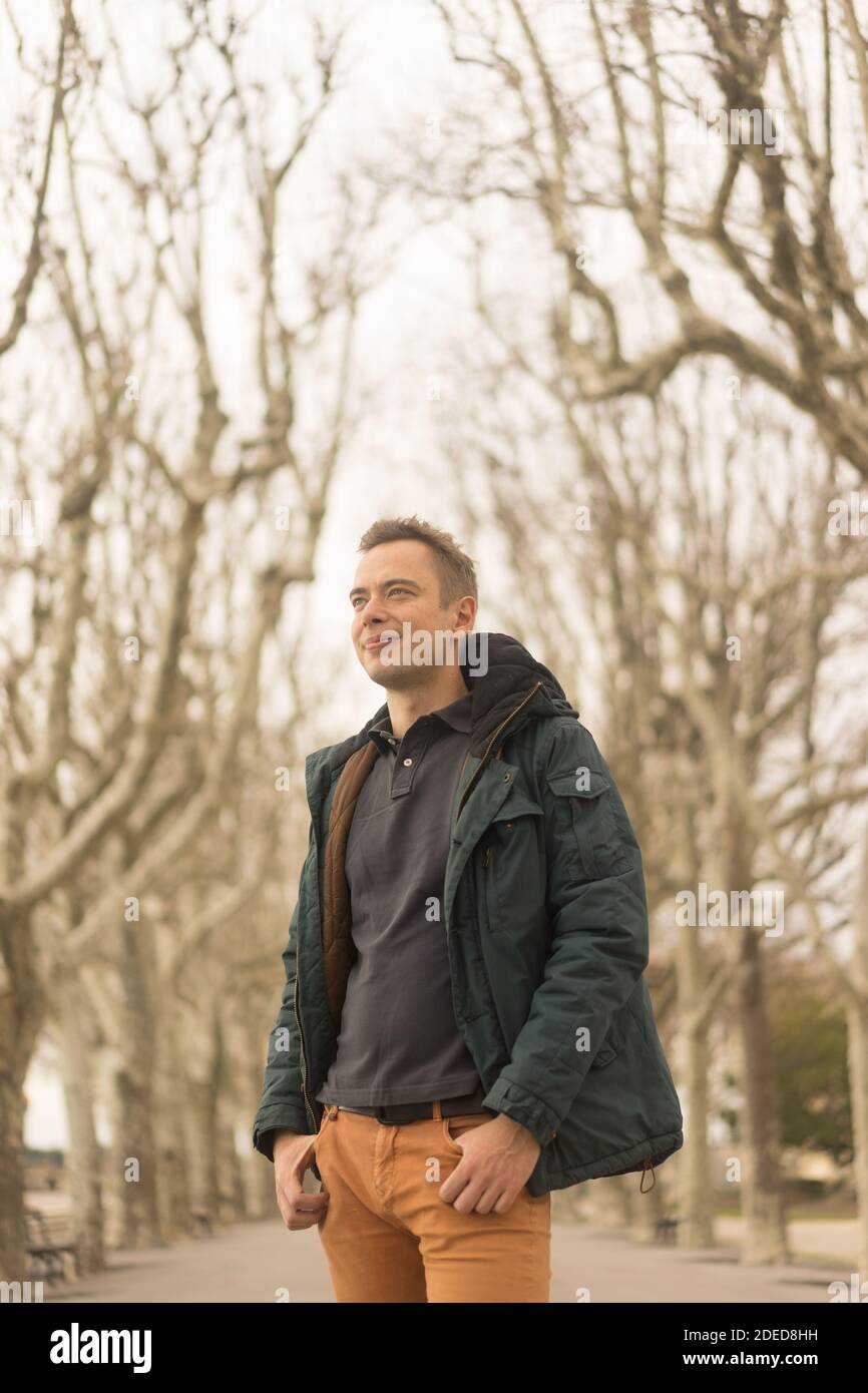 French man a bench hi-res stock photography and images - Alamy