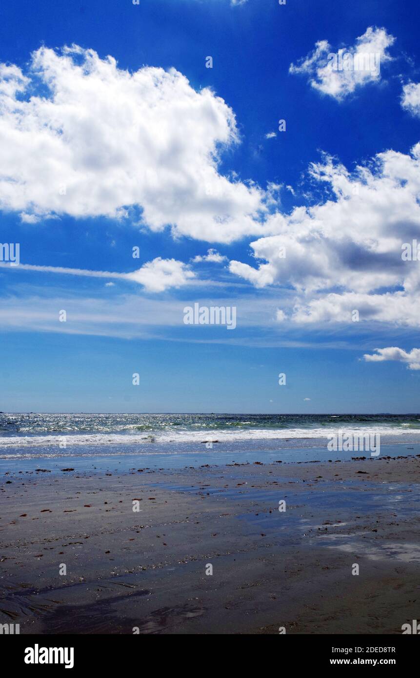 Midday sun ocean hi-res stock photography and images - Alamy