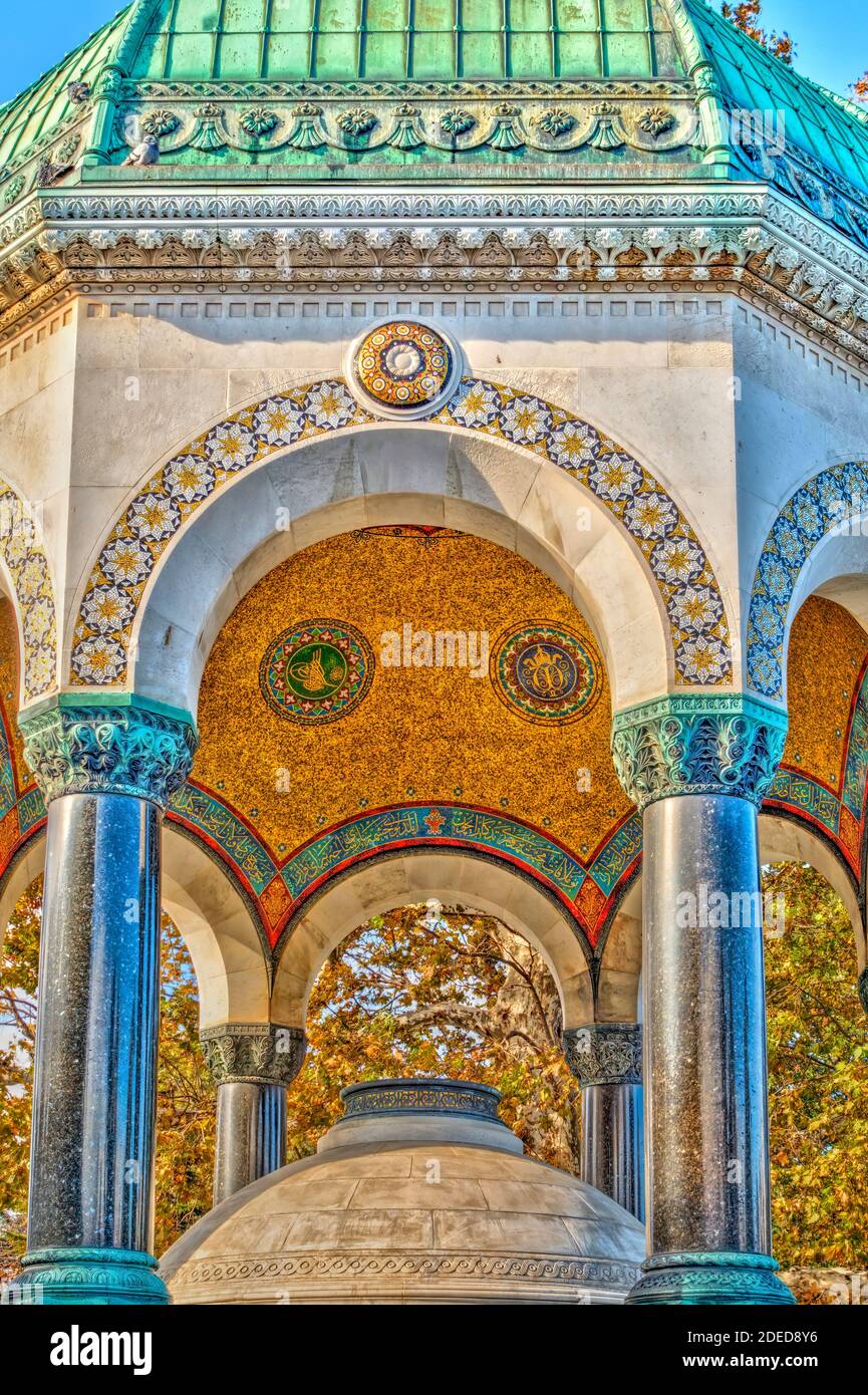 Colorful houses of sultanahmet district hi-res stock photography and ...