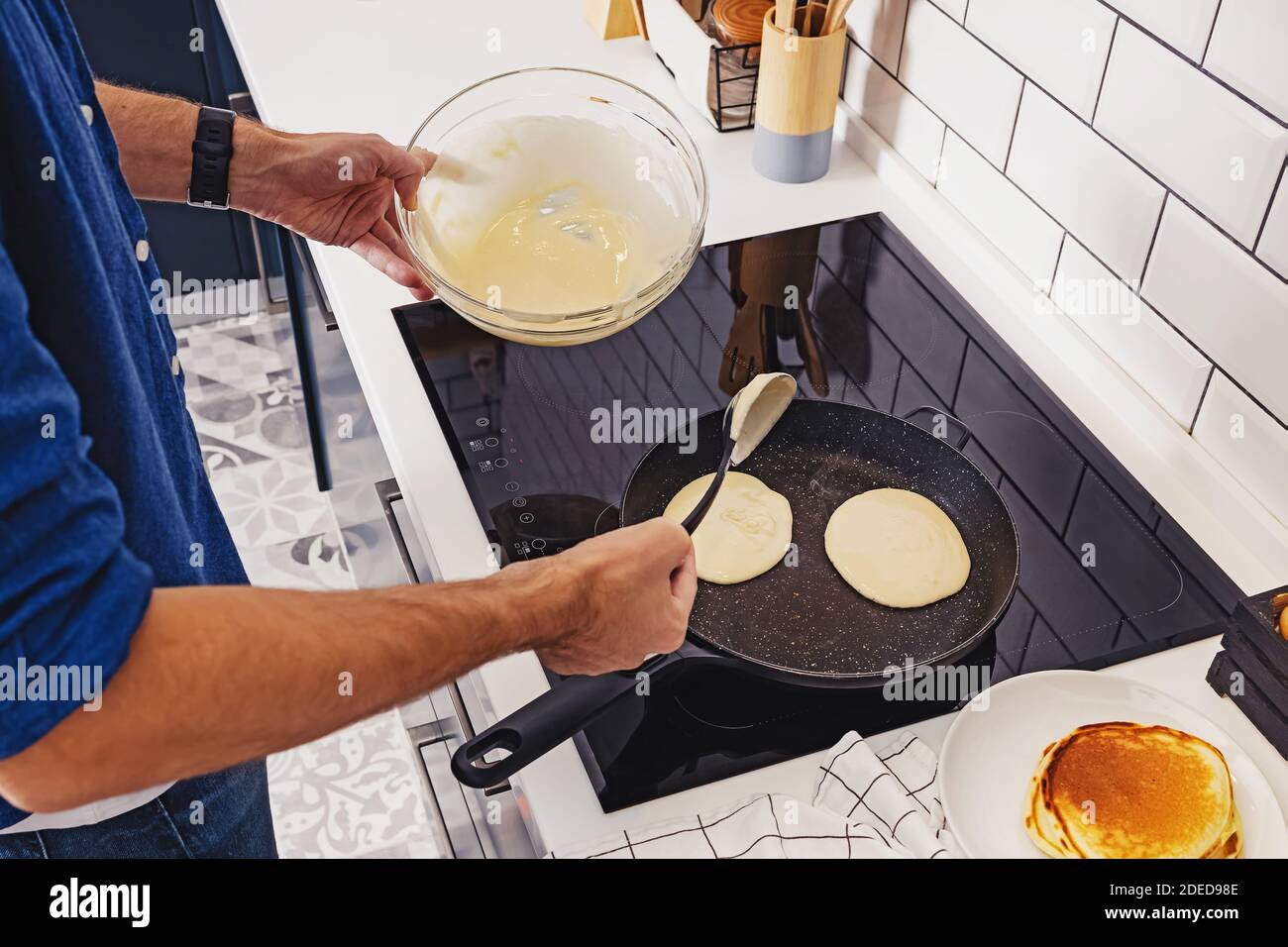 Cooking man dessert hi-res stock photography and images - Alamy