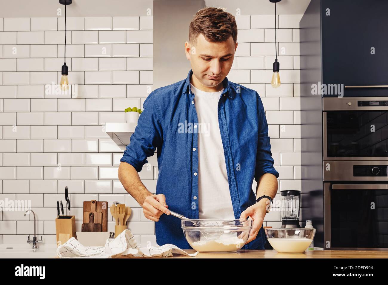 Man cooking at his kithchen. Mixing the ingredients Stock Photo - Alamy