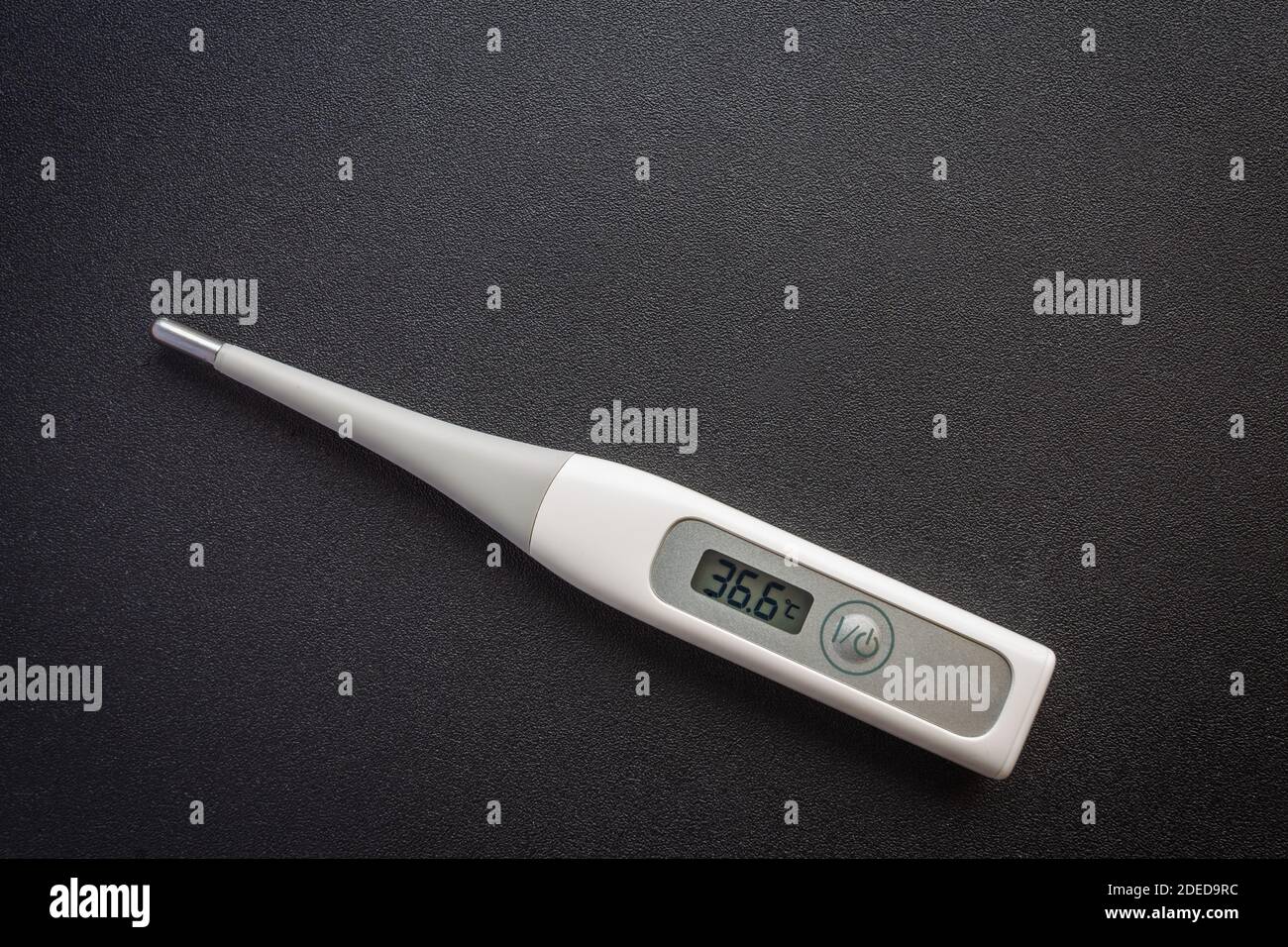 Picture of a thermometer on a dark background Stock Photo - Alamy