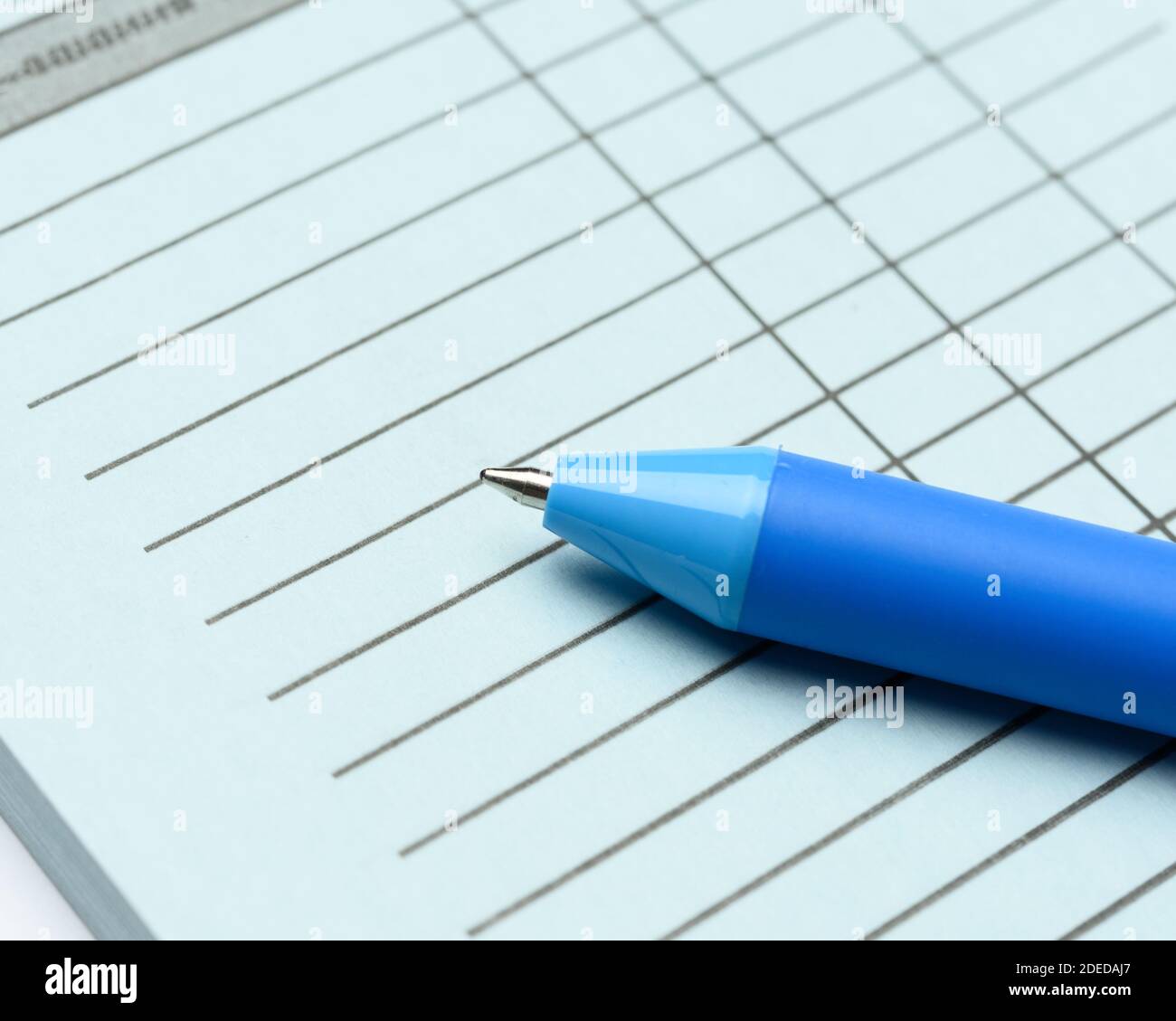 Blank checks hi-res stock photography and images - Alamy