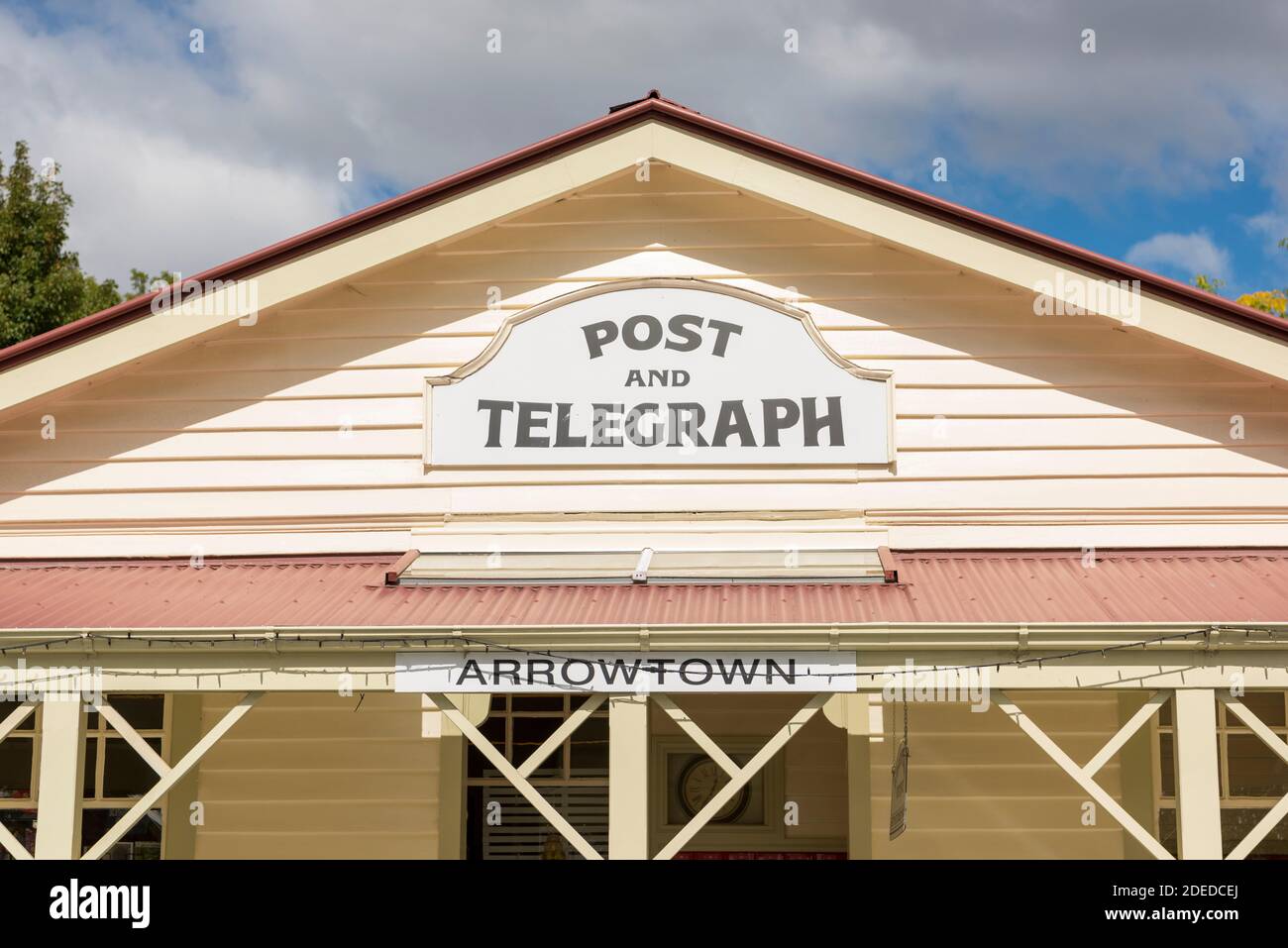 The Post Office and Telegraph Arrowtown building with sign Stock Photo ...