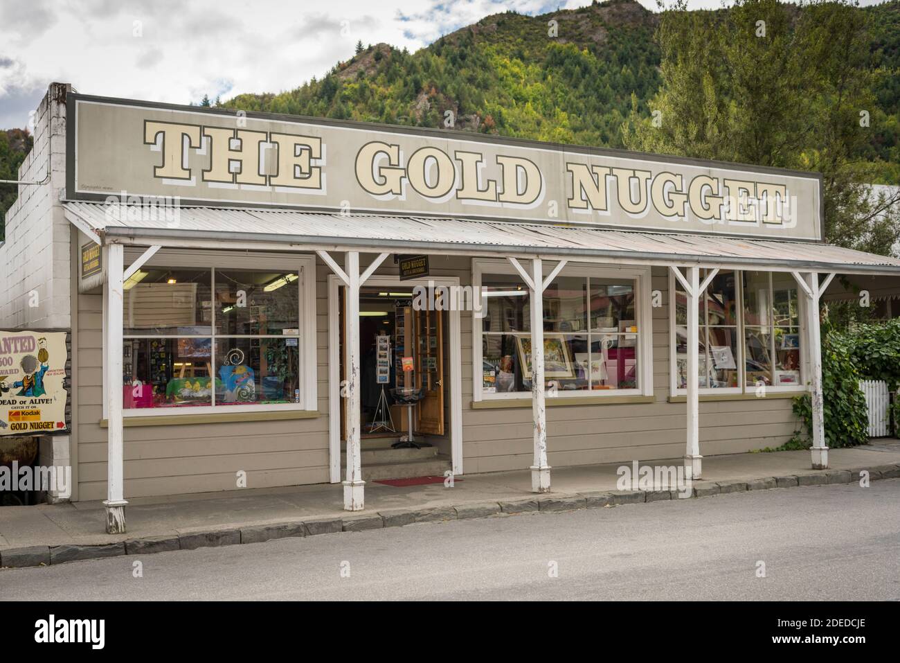 The Gold Nuggent gift and souvenir shop Arrowtown New Zealand Stock ...