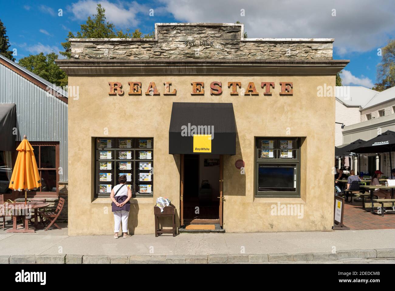 Ray White Real Estate agent office in Arrowtown new Zealand Stock Photo ...