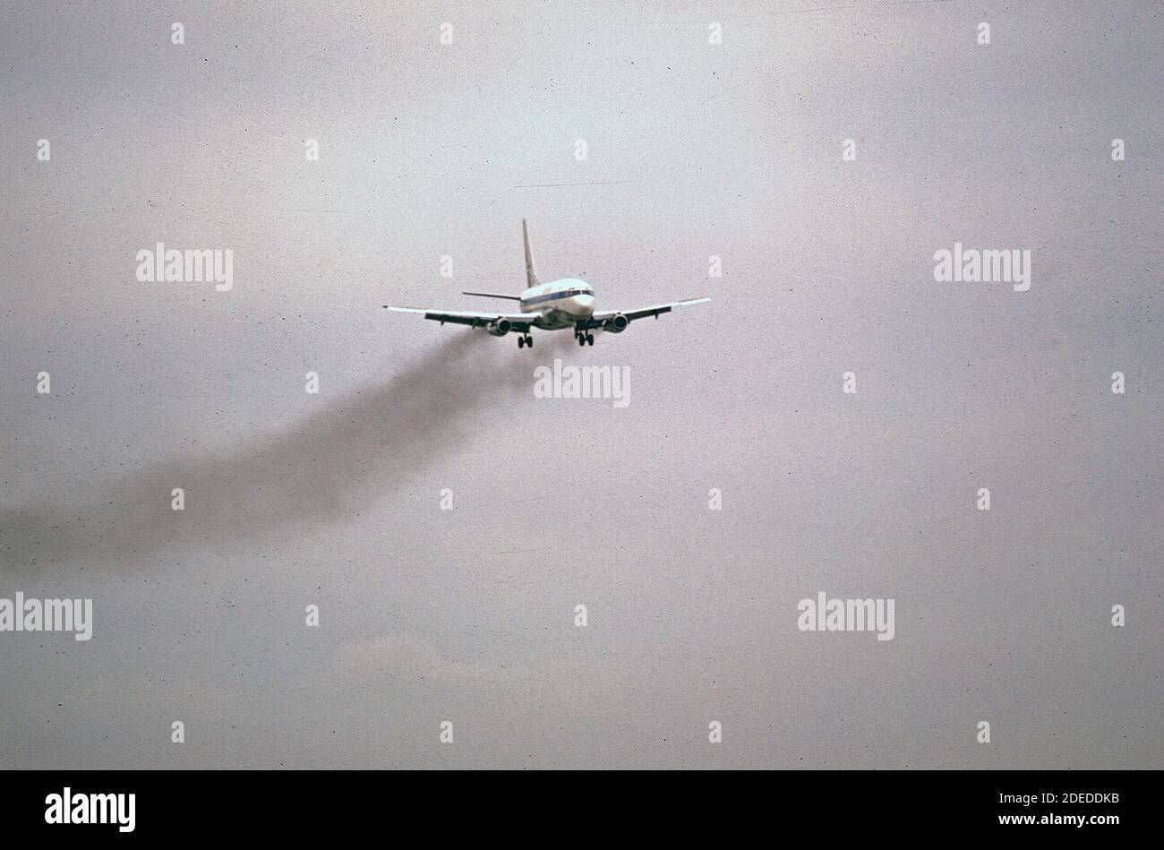 1970s commercial jet plane fumes hi-res stock photography and images ...