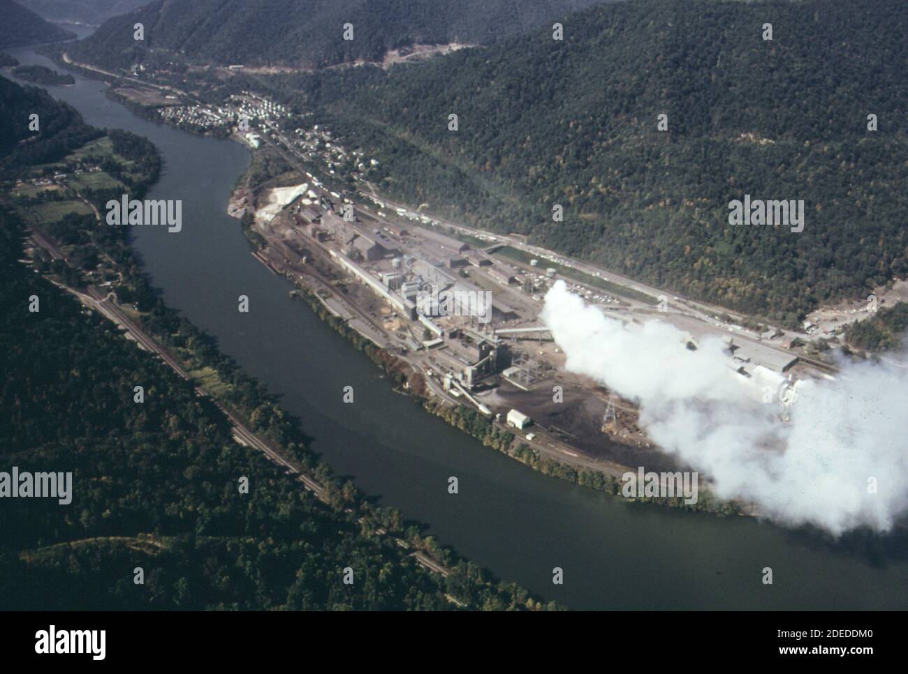 1970s union carbide factory hi-res stock photography and images - Alamy
