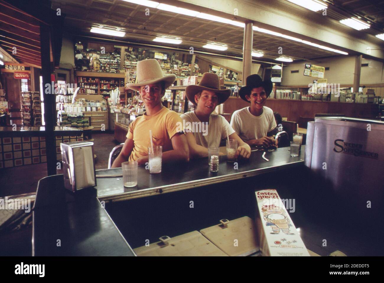 1970s teens wearing cowboy hats hi-res stock photography and images - Alamy