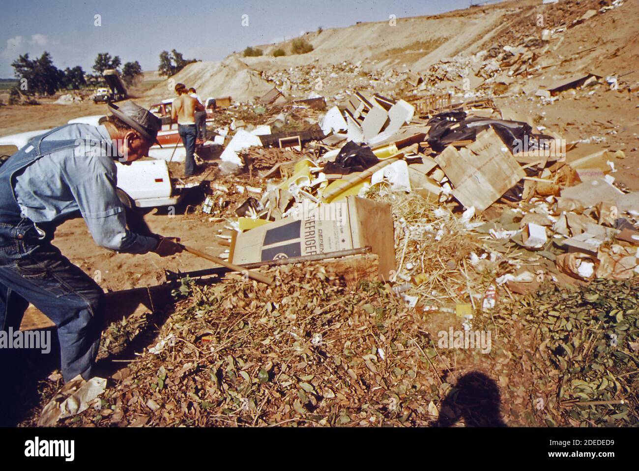 1970s Photos (1972) - Local residents help to fill Clyde Kepley's ...