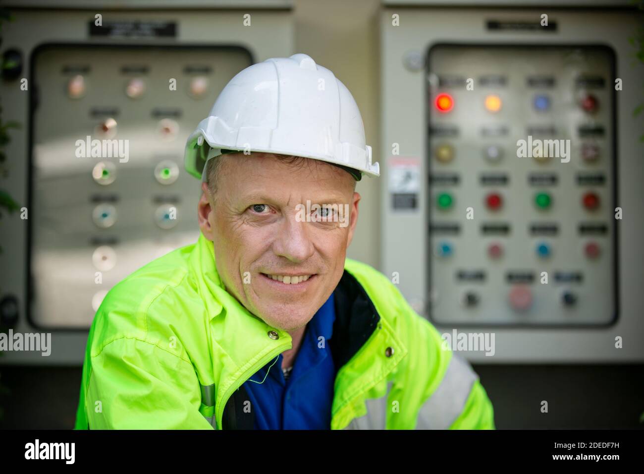 Technician checking on solar cell control panel Stock Photo - Alamy