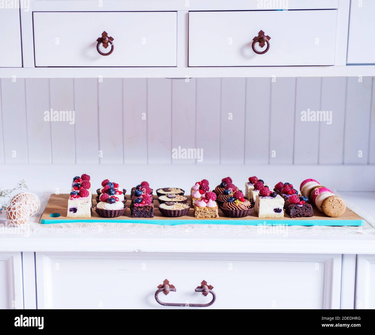 Cake and patisserie counter hi-res stock photography and images - Alamy
