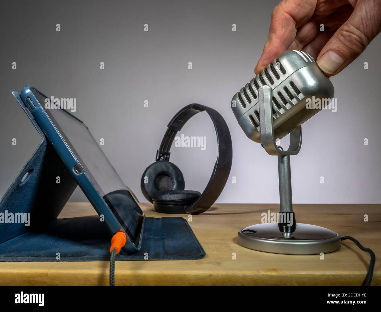 Hand record hi-res stock photography and images - Alamy