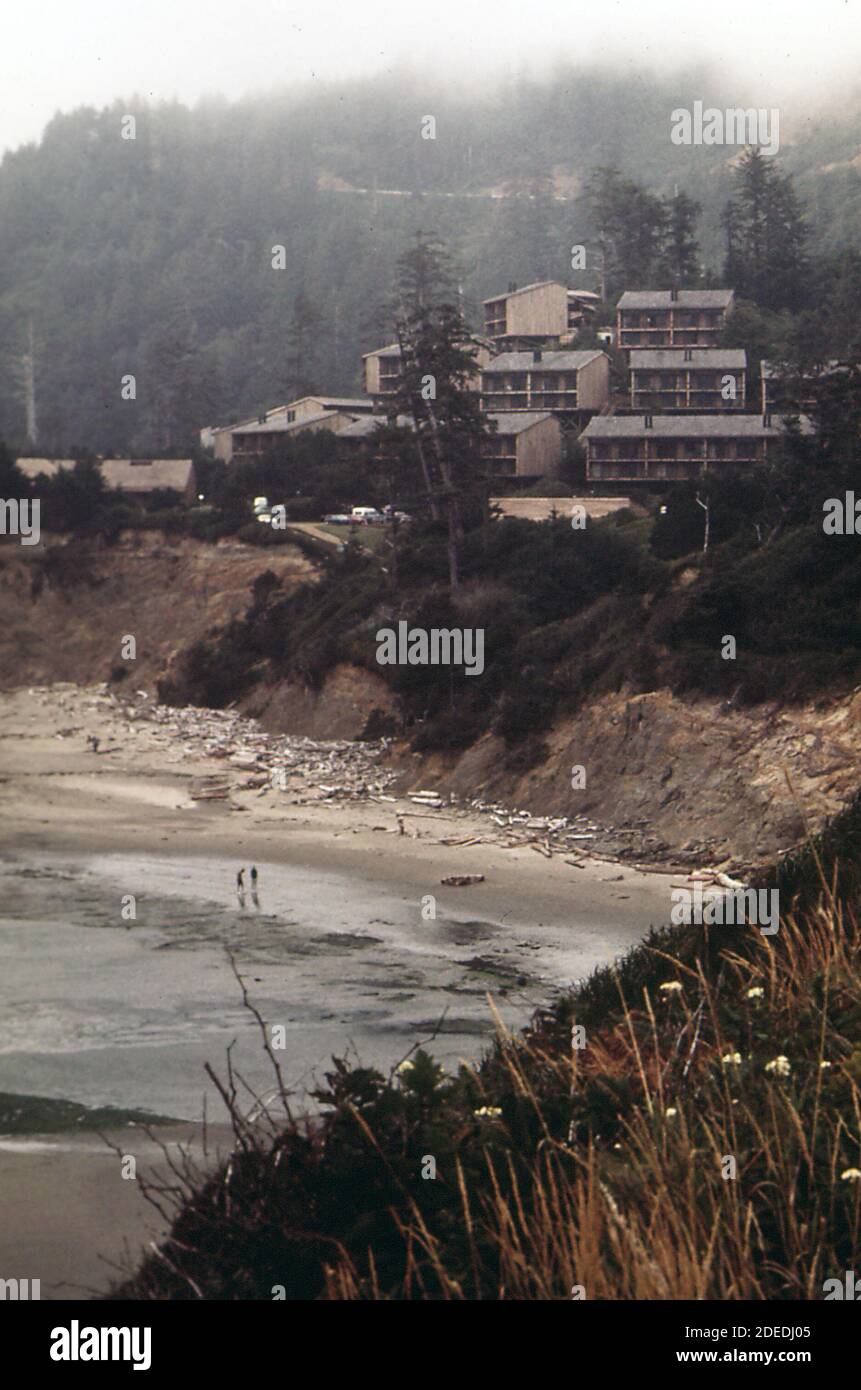 1970s Photos (1972) - Condominiums (Oregon Stock Photo - Alamy