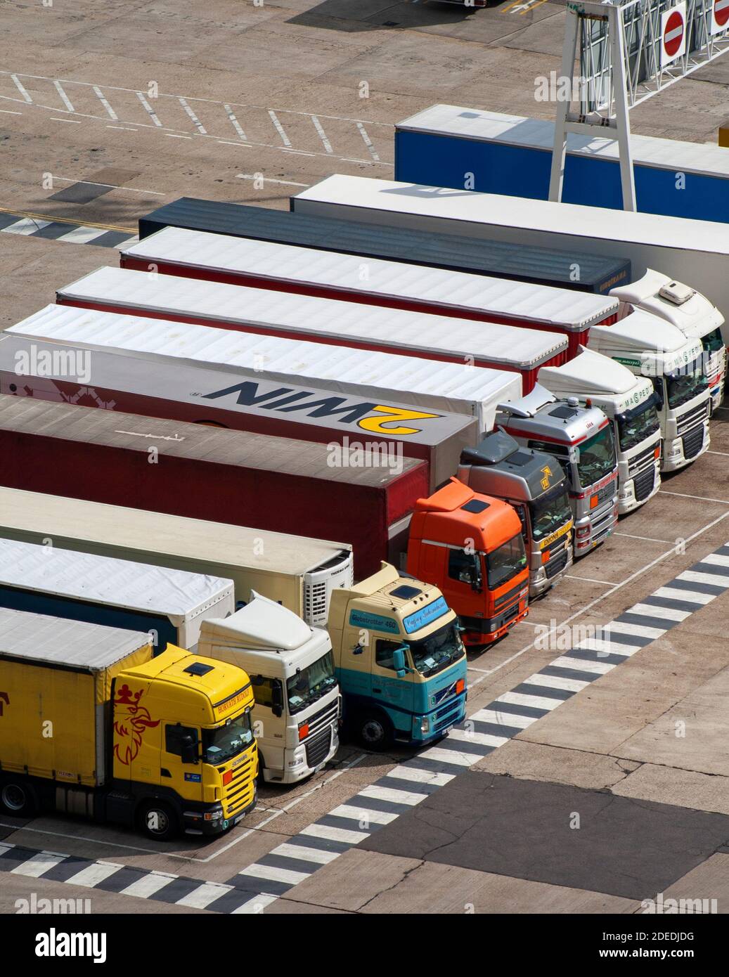 Lorries waiting for the boat hi-res stock photography and images - Alamy