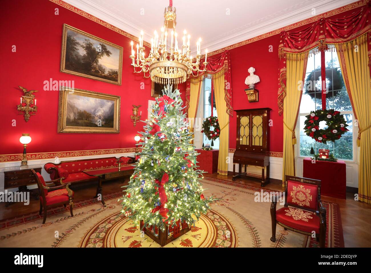 Red room white house dc hi-res stock photography and images - Alamy