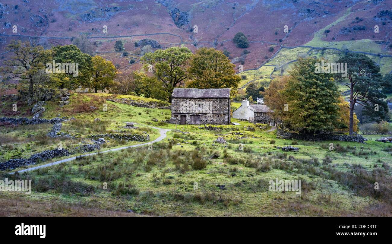 Old farm buildings hi-res stock photography and images - Alamy