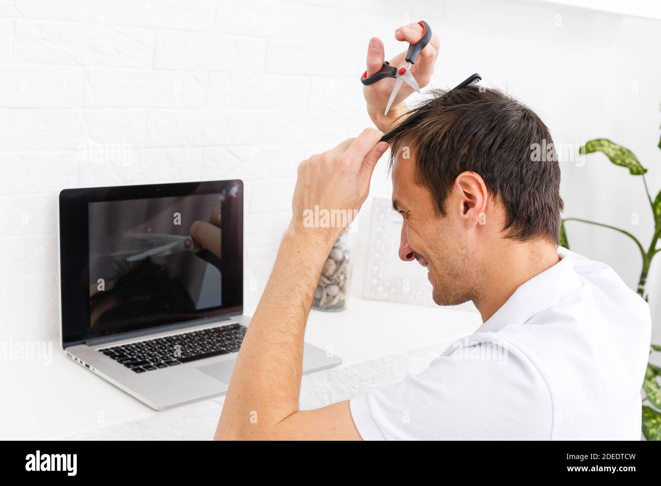 Emergency haircut hi-res stock photography and images - Alamy