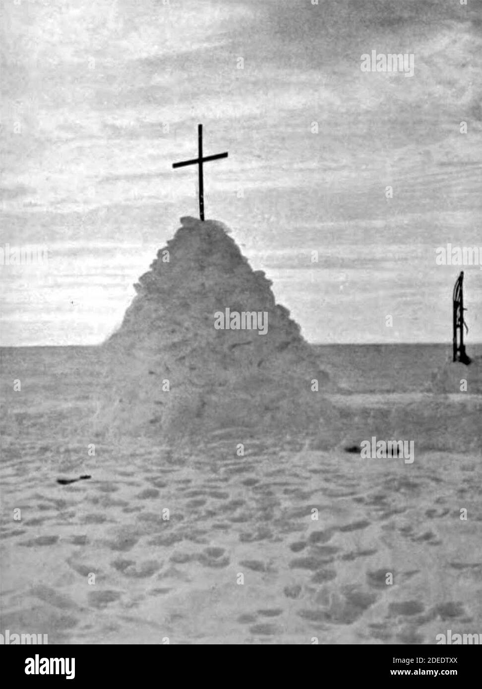 Last Rest (Grave of Scott, Wilson, and Bowers), 1913 Stock Photo - Alamy