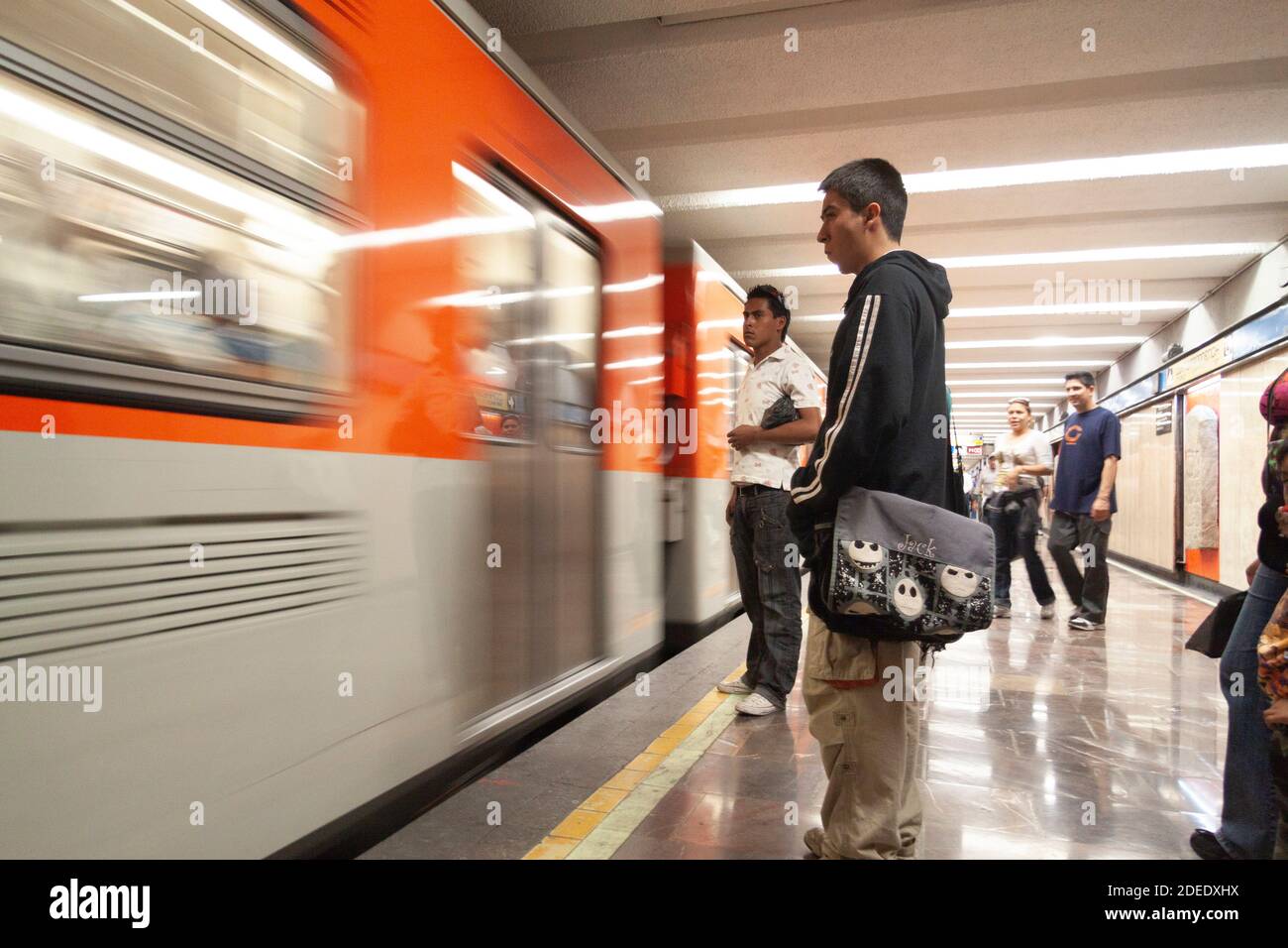 Mexico DF State/Mexico 12/27/2009. Subway arriving and people walking ...