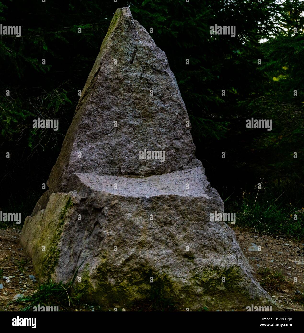 Rock in the wild that is shaped like a chair or throne Stock Photo - Alamy