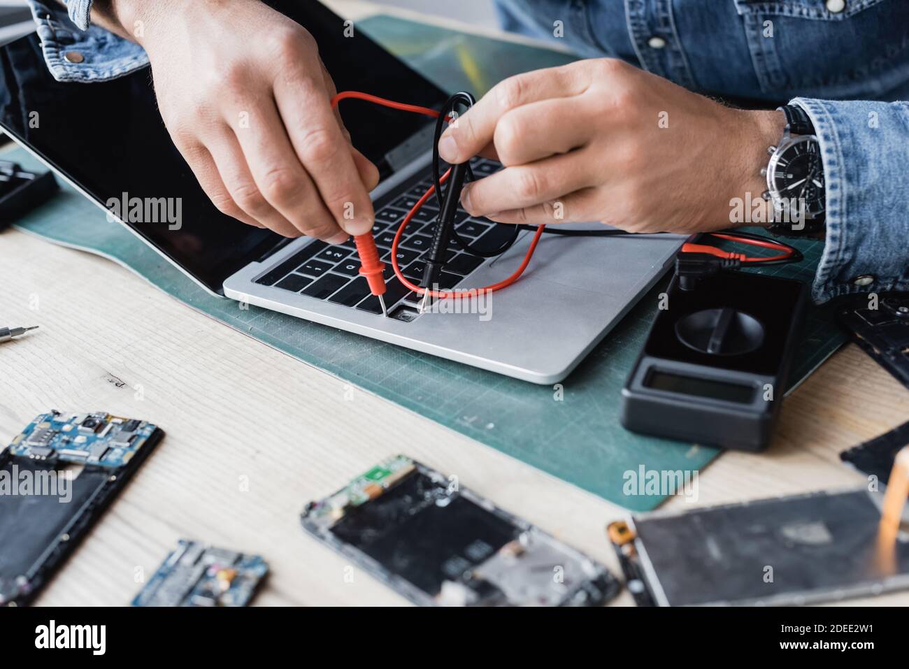 Broken keyboard hi-res stock photography and images - Alamy